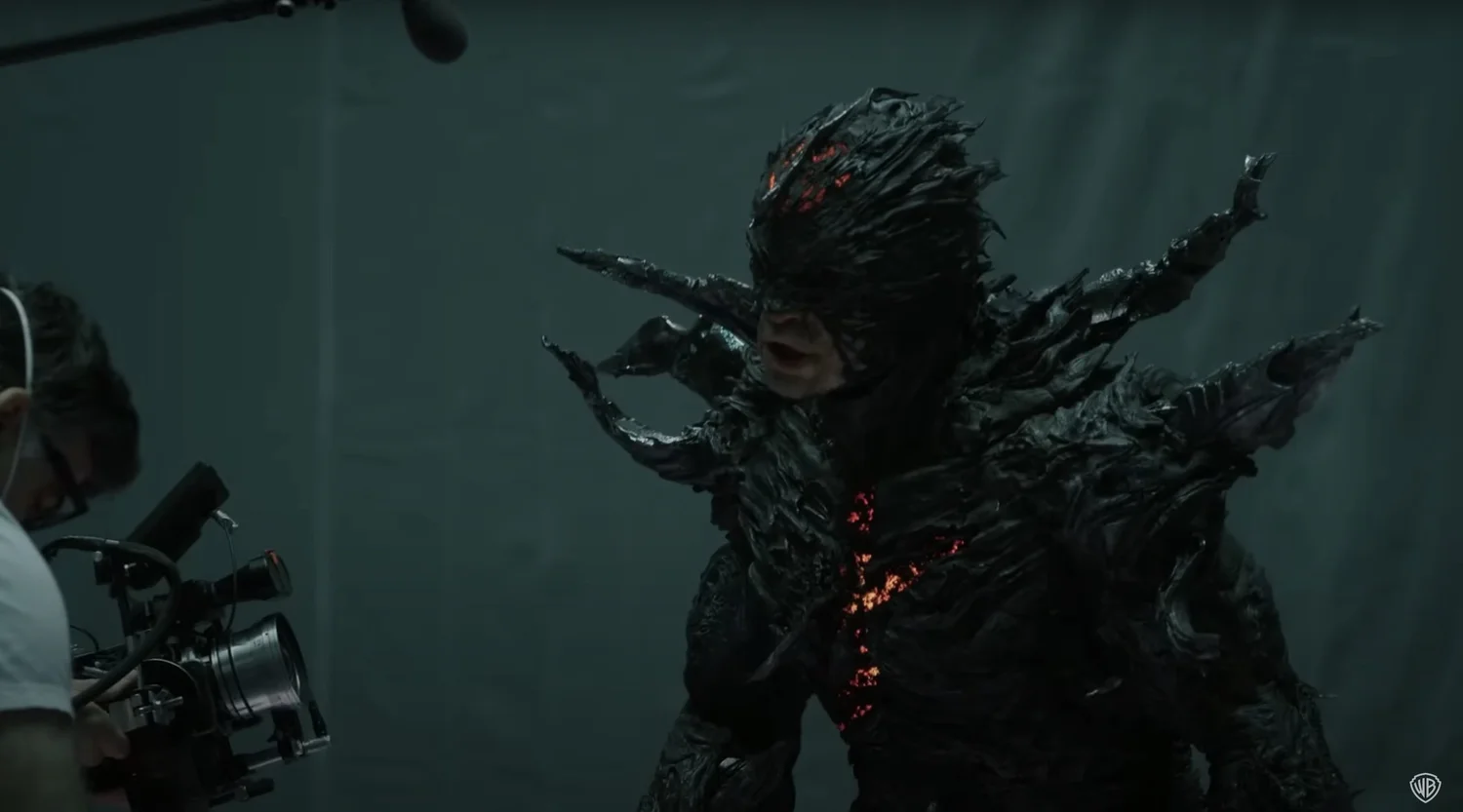 THE FLASH Behind-The-Scenes Video Focuses on The Dark Flash Battle ...