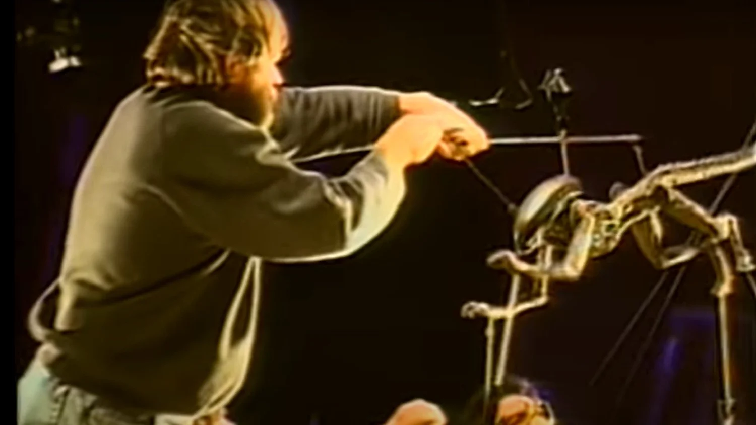 ALIEN 3 Behind-The-Scenes VFX Video Features Xenomorph Creature Rod ...