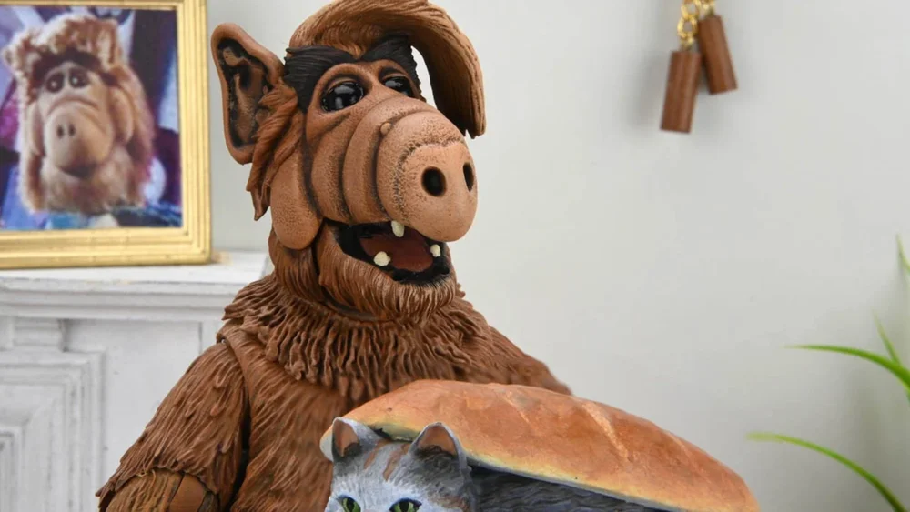 NECA Reveals Its Ultimate ALF Action Figure — GeekTyrant