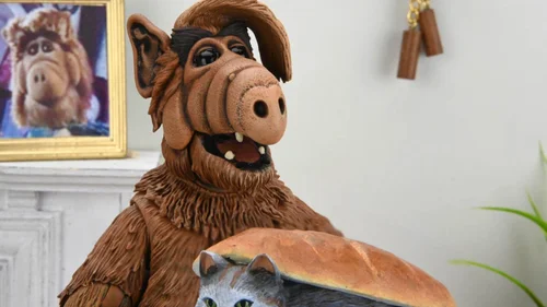 NECA Reveals Its Ultimate ALF Action Figure — GeekTyrant
