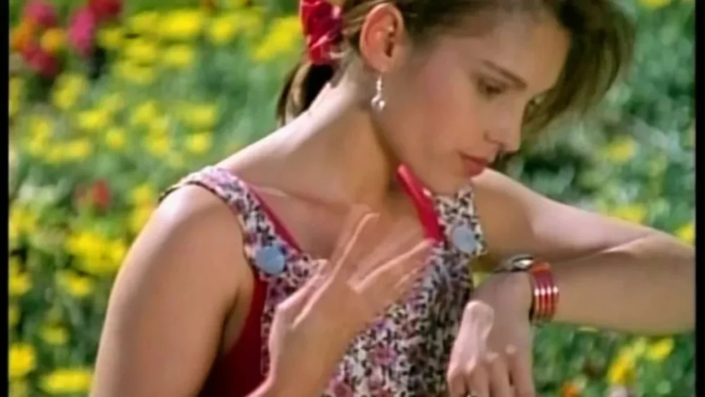Amy Jo Johnson Shares Brief Comment About Not Being in MIGHTY MORPHIN ...