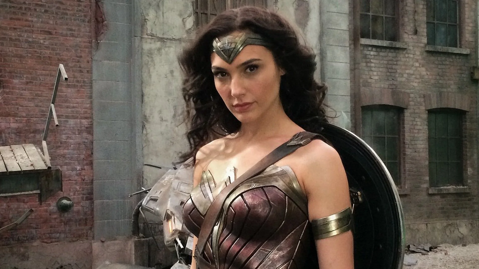 Gal Gadot Celebrates 12 Years as Wonder Woman by Sharing Her BATMAN V ...