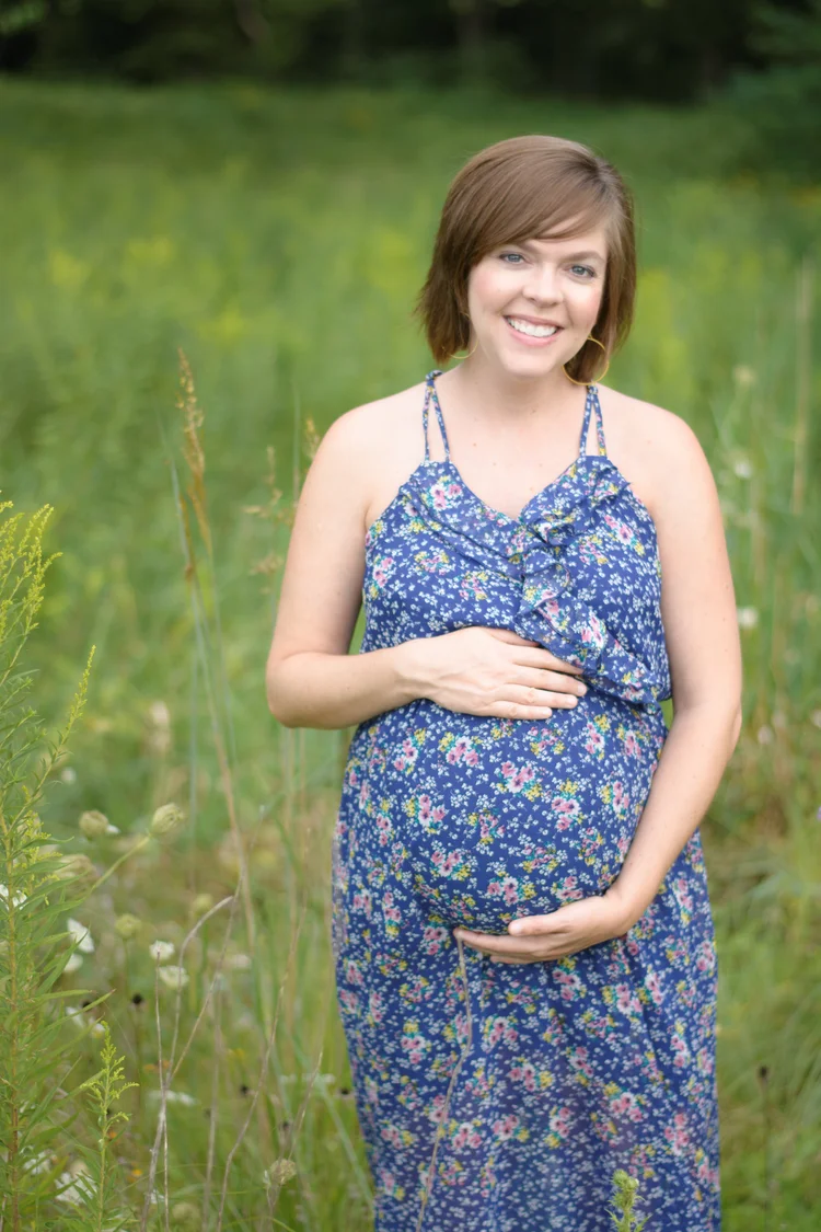 Maternity Photo Tips — Decor and the Dog
