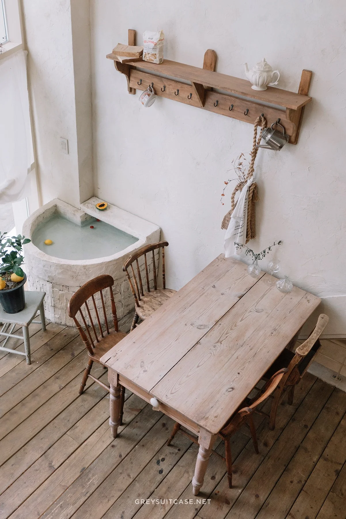 Brady's Coffee Bar • 브래디네 커피바 — Greysuitcase