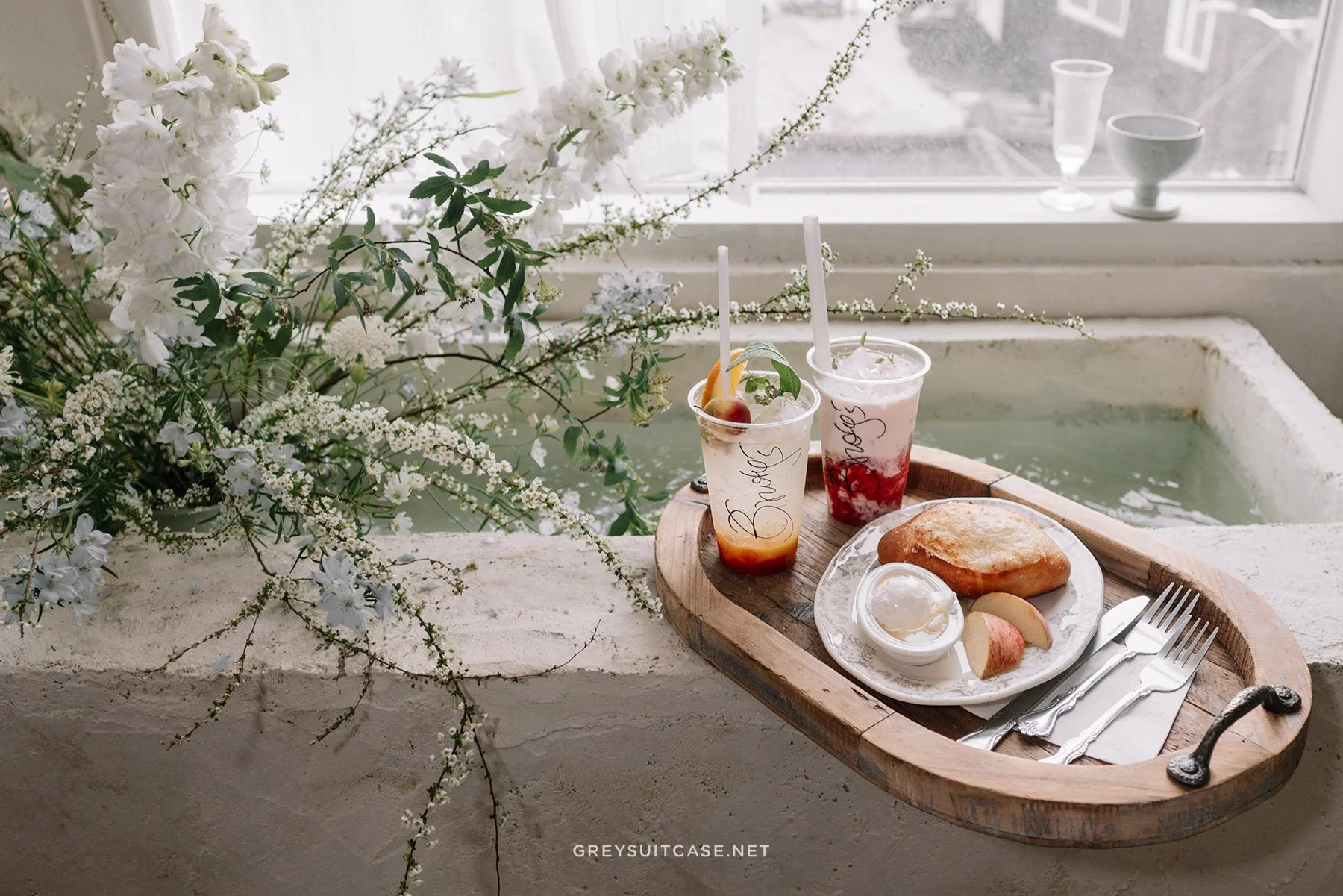 Brady's Coffee Bar • 브래디네 커피바 — Greysuitcase