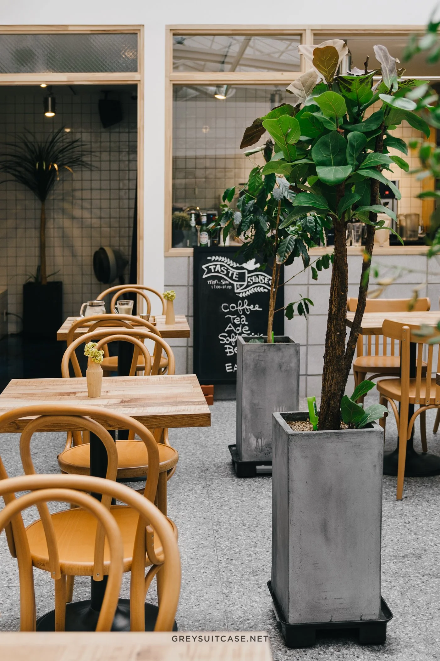 1LDK Seoul Cafe: Taste and Sense • 테이스트 앤드 센스 — Greysuitcase