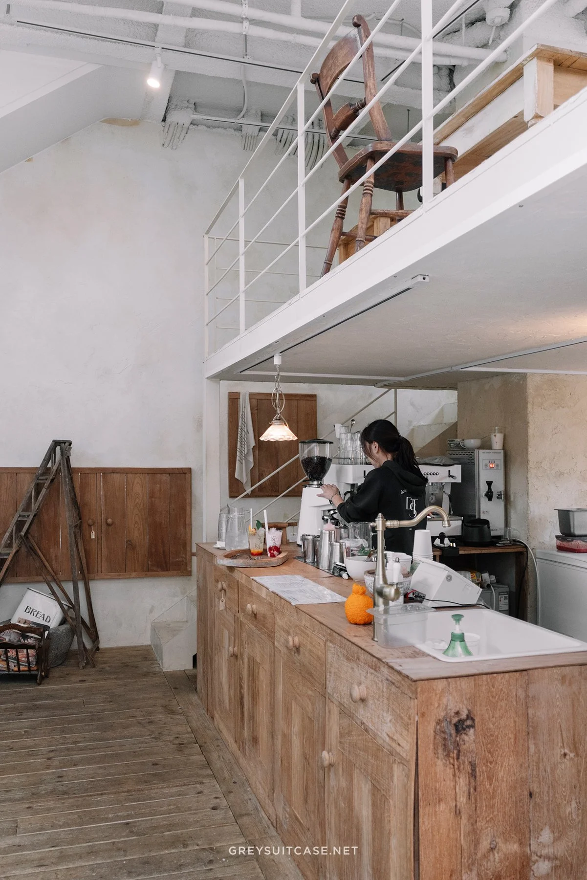 Brady's Coffee Bar • 브래디네 커피바 — Greysuitcase