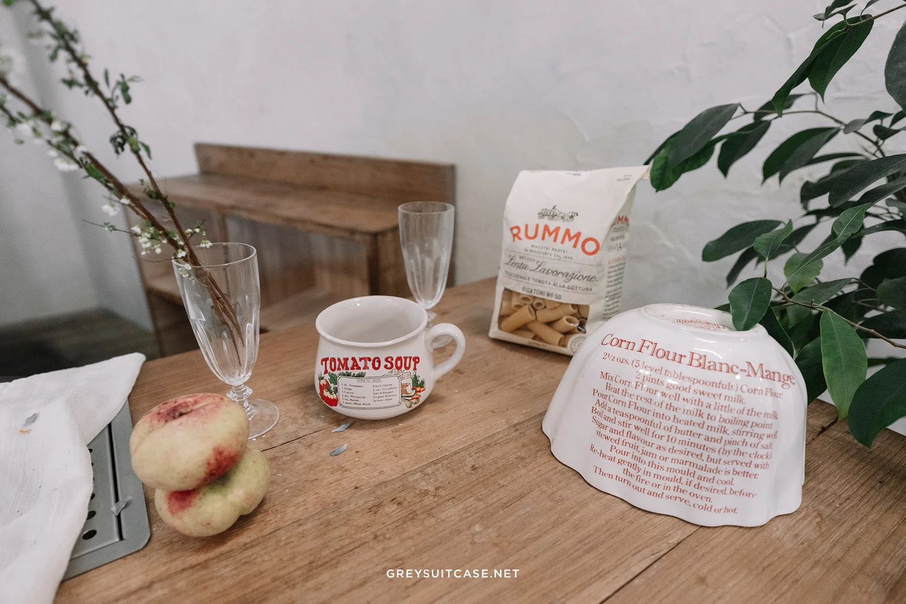 Brady's Coffee Bar • 브래디네 커피바 — Greysuitcase