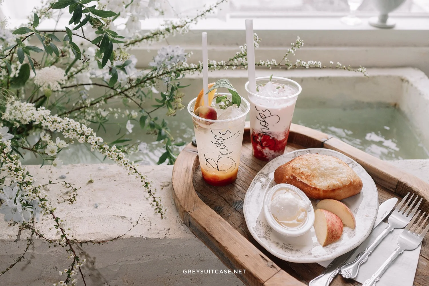 Brady's Coffee Bar • 브래디네 커피바 — Greysuitcase