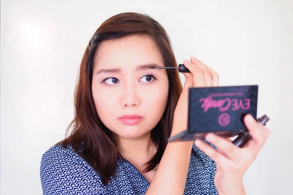 Tutorial: On-trend with smokey eyebrows — Project Vanity