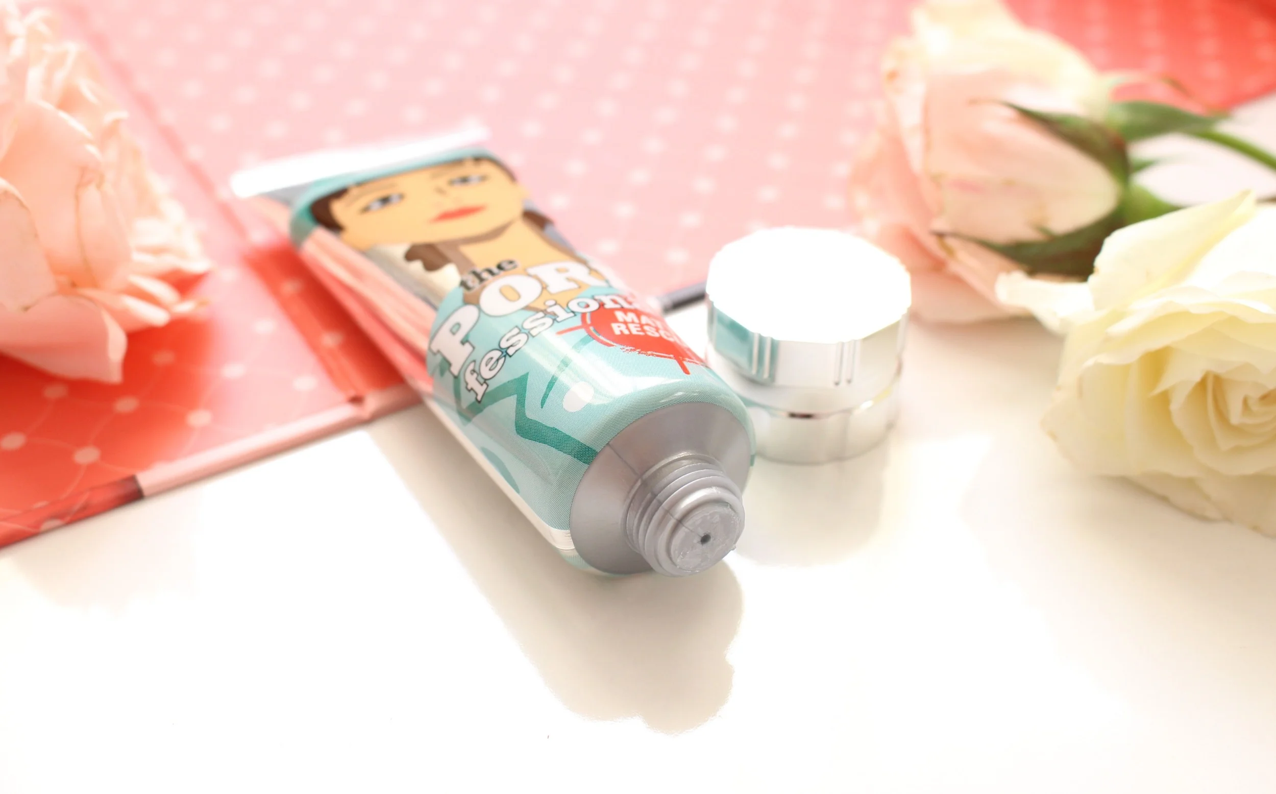 A lightweight primer that hydrates: The Benefit Porefessional Matte ...