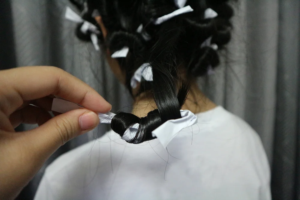 Try these heatless curls using nothing but paper — Project Vanity