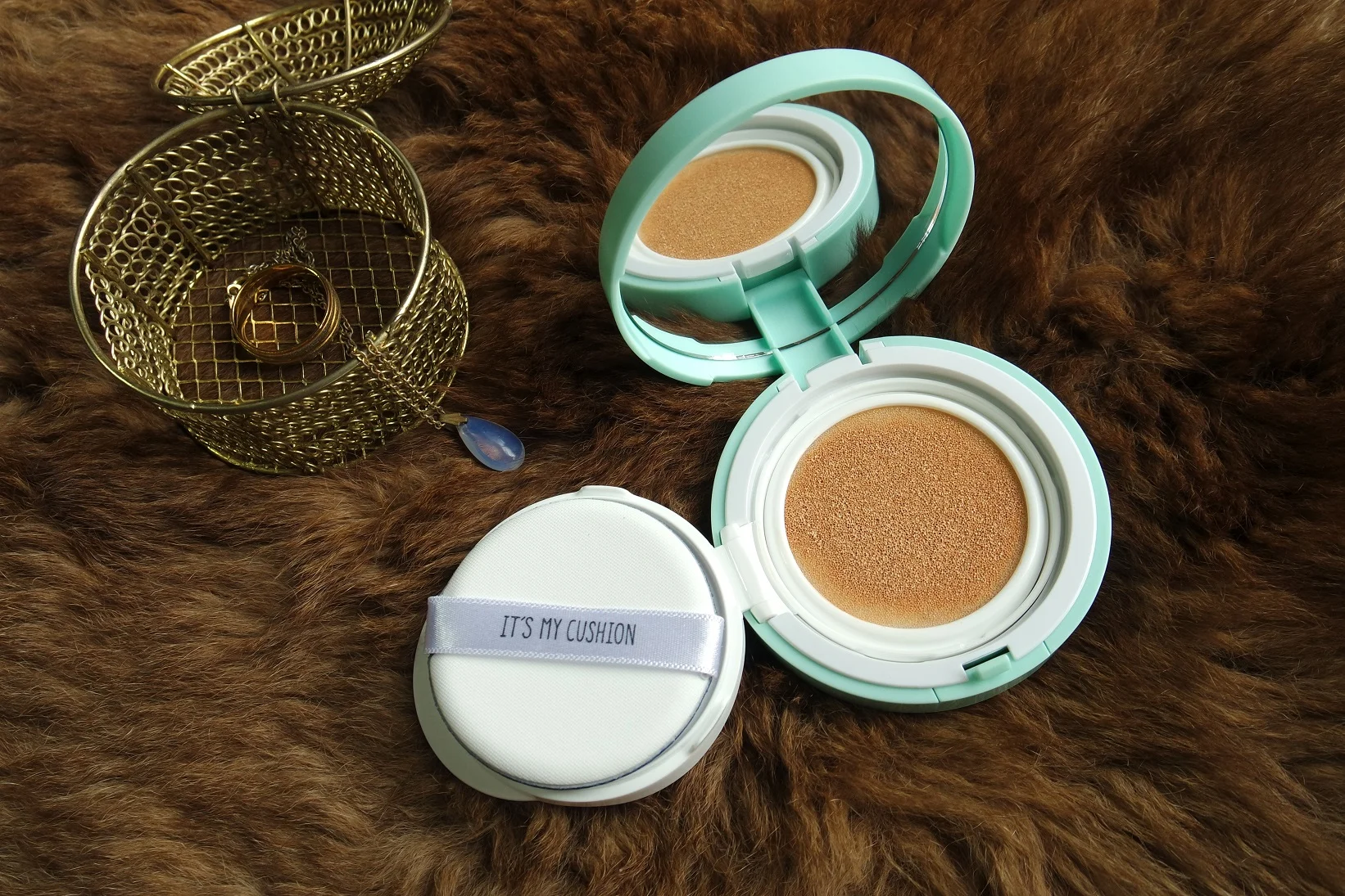 How to DIY your own cushion compact using products you already have ...