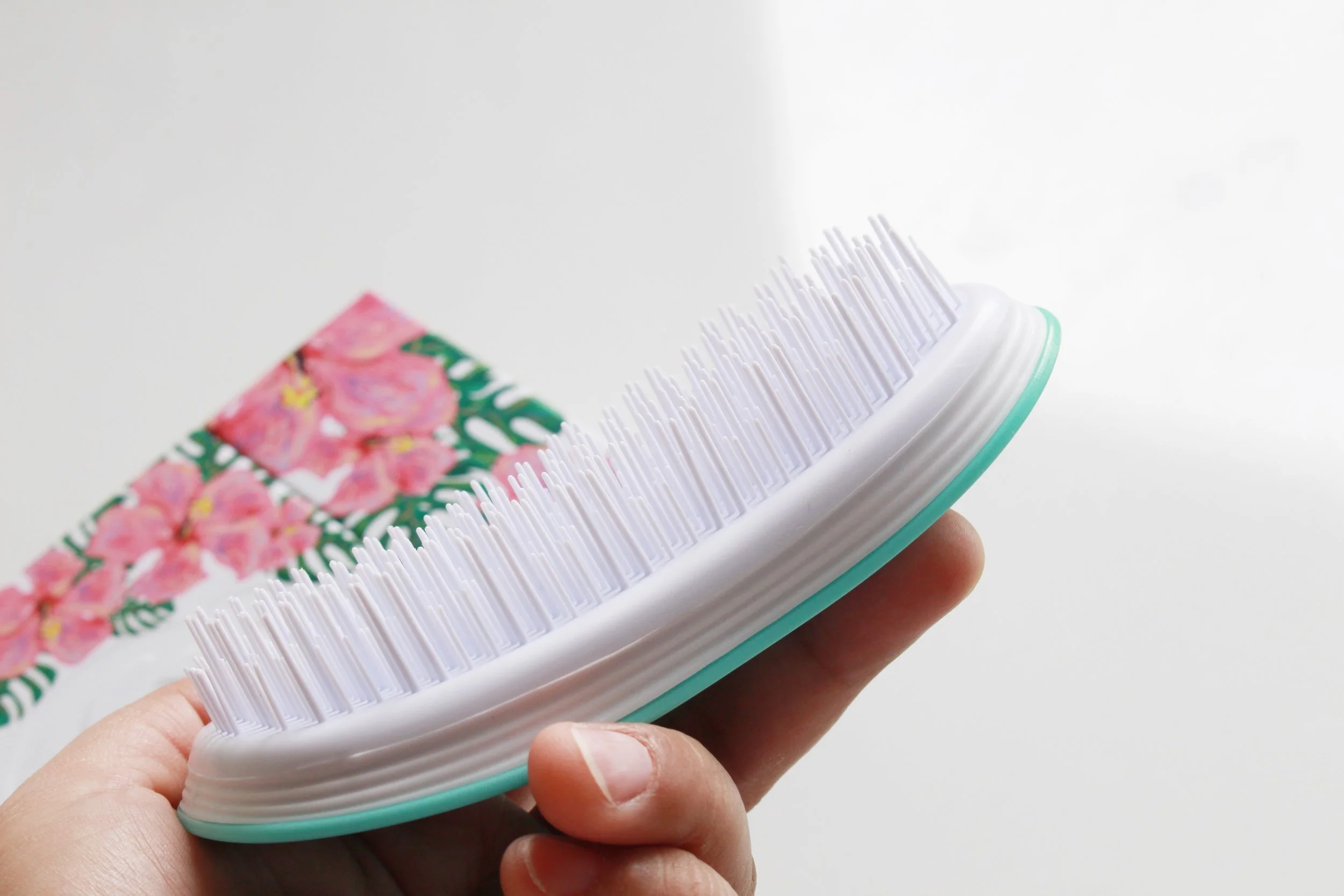 The Ikoo Brush the best at detangling and smoothing hair - it's so cute ...