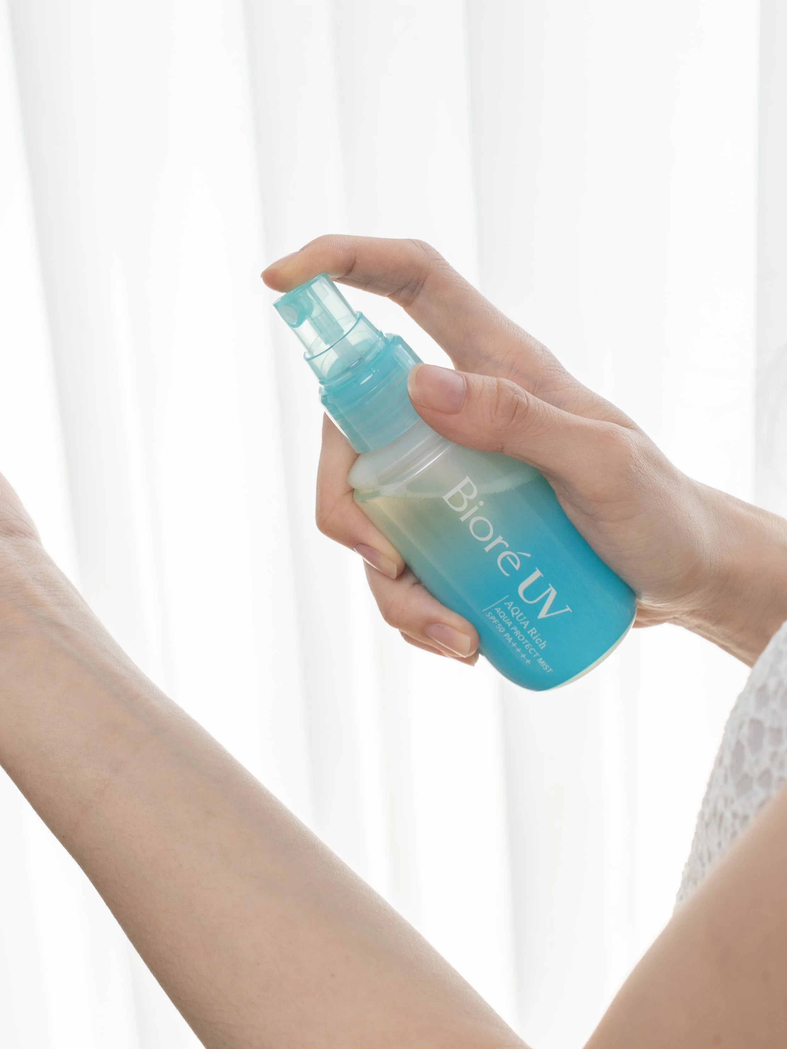 Bioré Aqua Protect Mist Review: The Handy Sunscreen You’ll Want for On ...