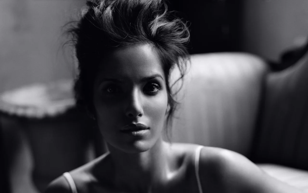 Helmut newton padma lakshmi pictures - rillytom