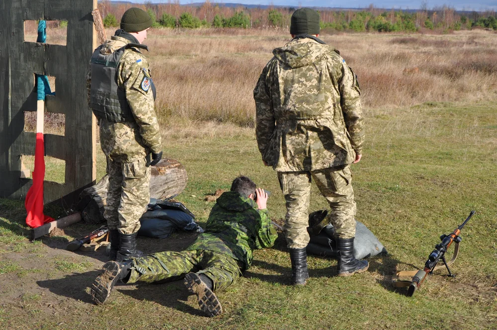 ON TARGET: CANADIAN ARMED FORCES: At the Tipping Point — espritdecorps