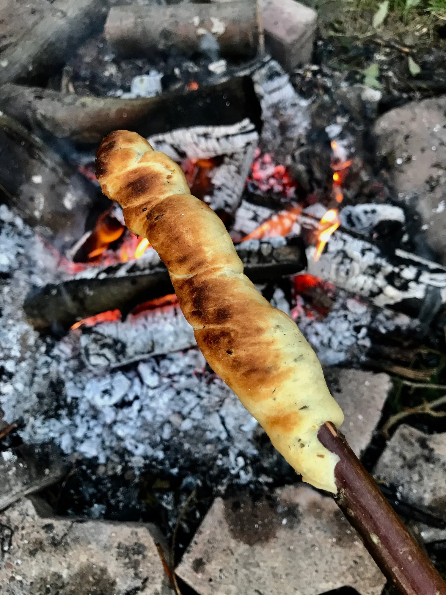 Stockbrot mit Rosmarin — Gesund mit Natur