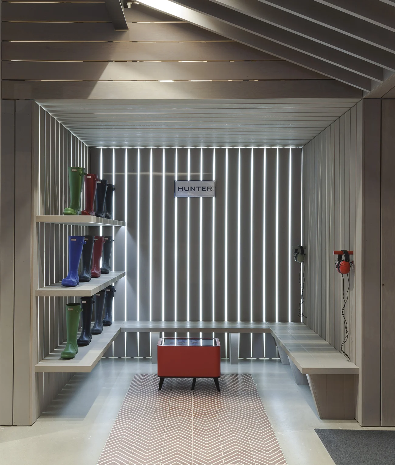 Checkland Kindleysides Designs Hunter's First Global Flagship Store ...