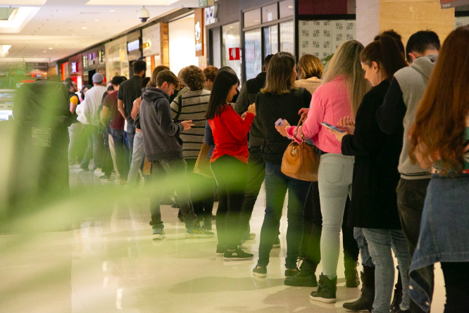 FYS, refrigerante da Heineken, forma fila em SP — Beer Art - Portal da ...
