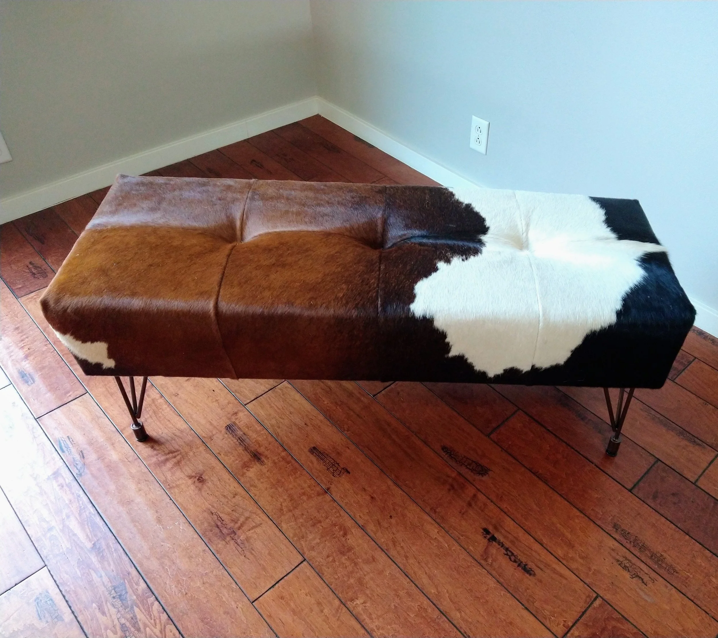 Hytower Cowhide Bench — Gambrell Rénard