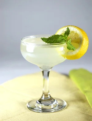 10 Tips for Low-Light Cocktail Photography, from PDT and Manhattan ...