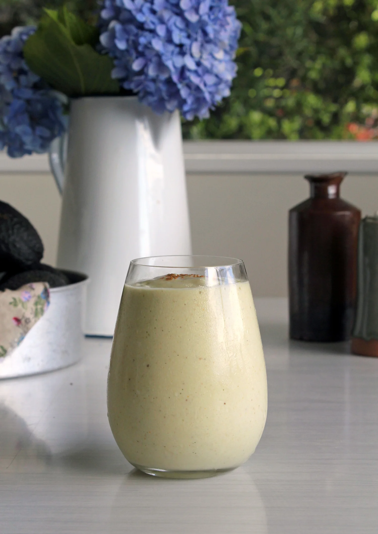 Banana, avocado & walnut breakfast smoothie — kelly gibney