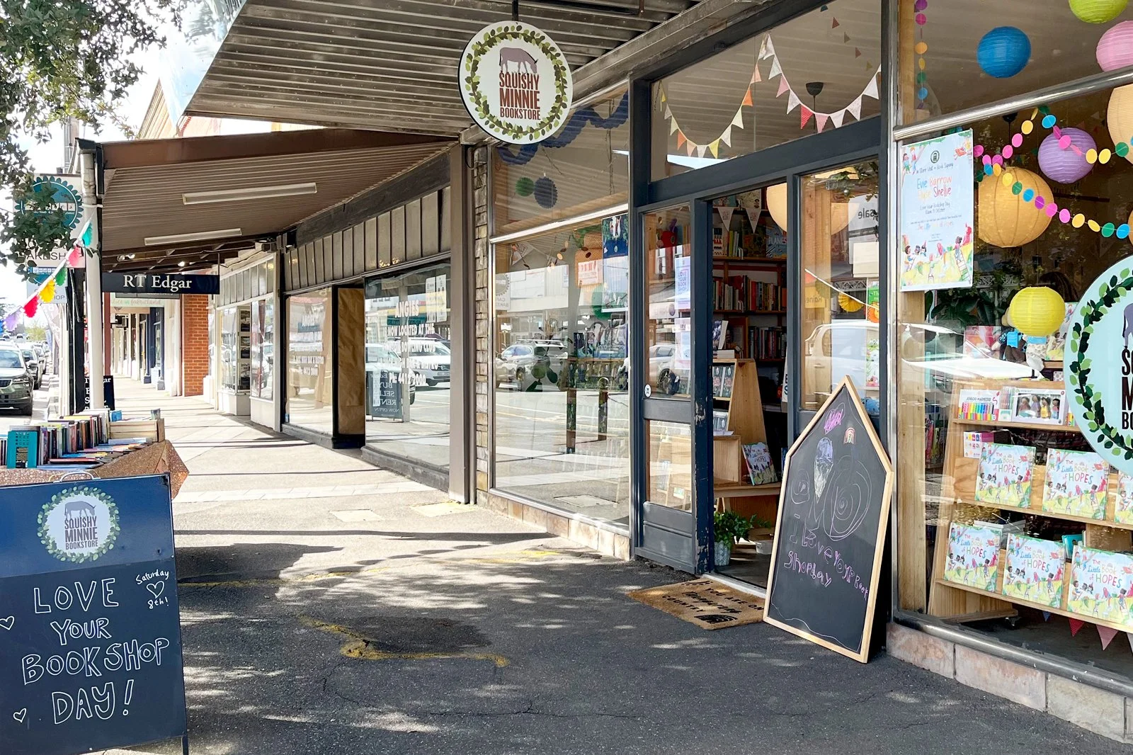 Love Your Bookshop Day 2022 : Squishy Minnie — Evie Barrow