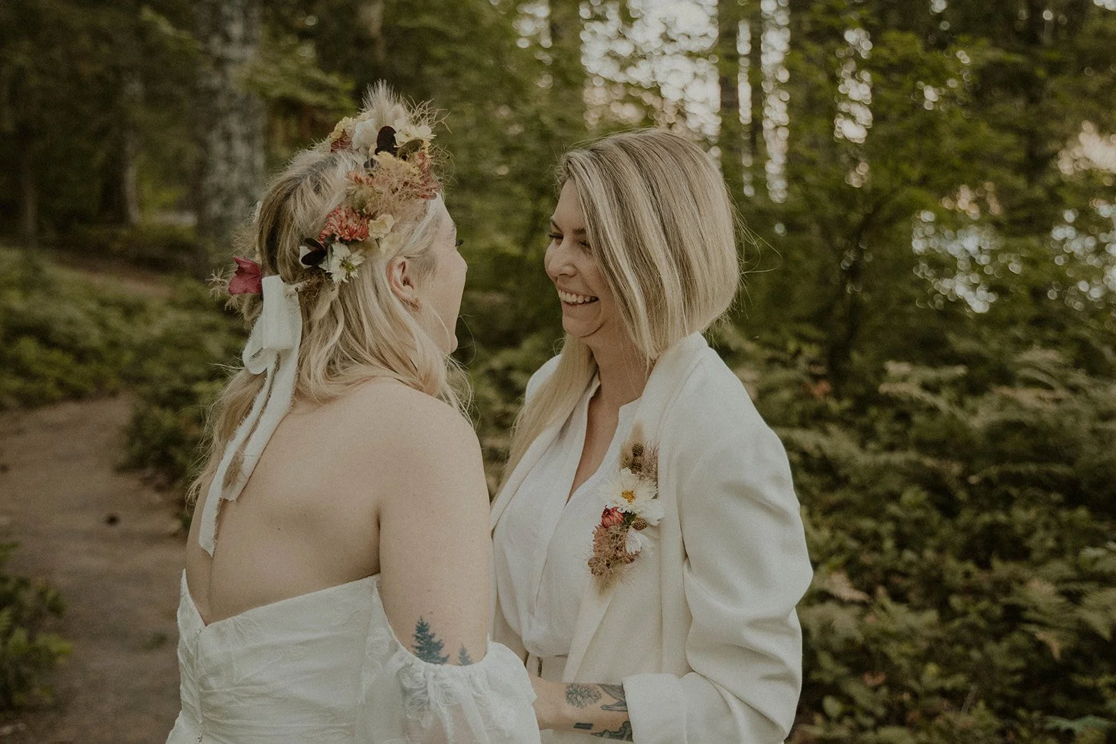 Dreamy Styled Elopement Near Detroit Lake｜a&bé bridal shop