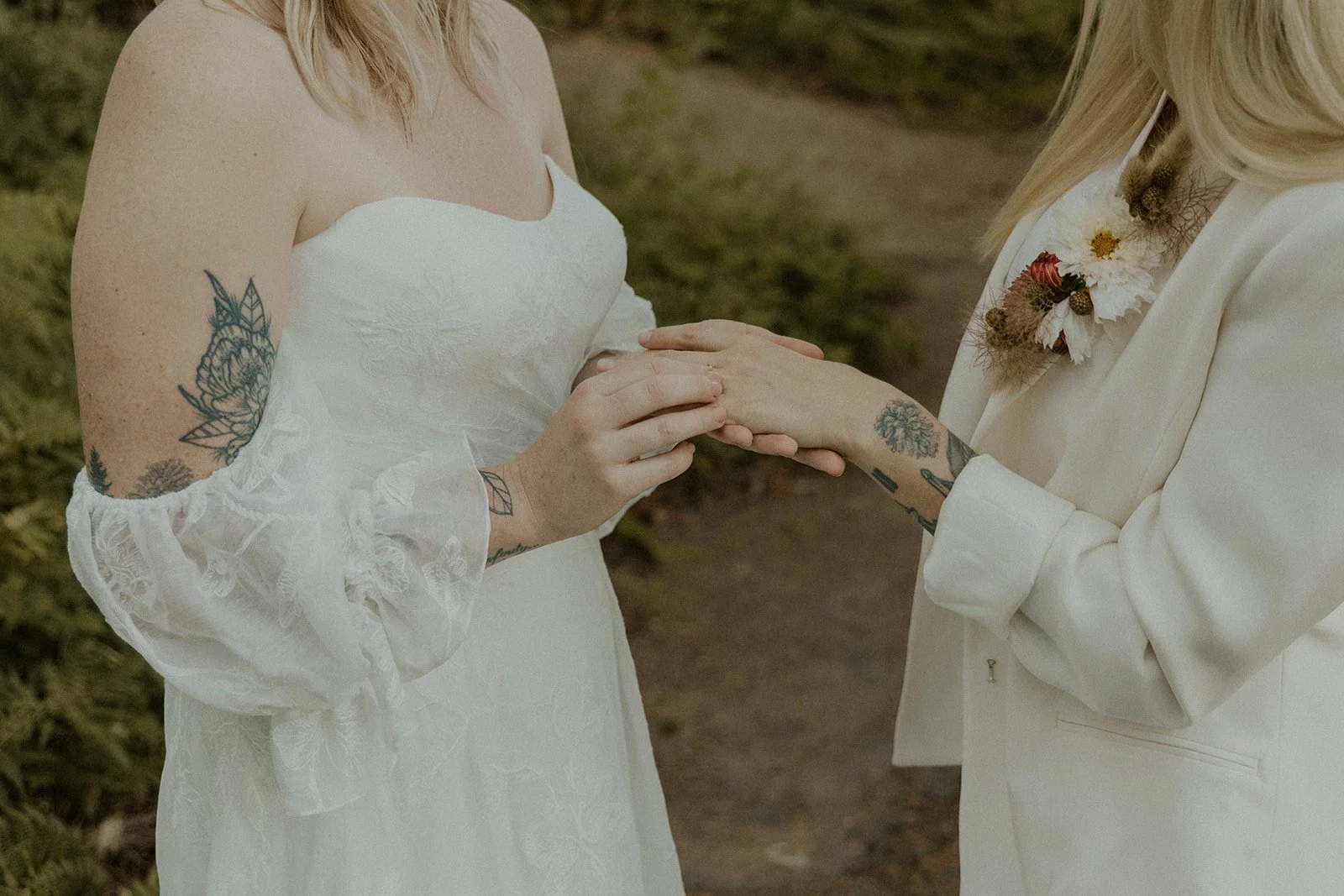 Dreamy Styled Elopement Near Detroit Lake｜a&bé bridal shop