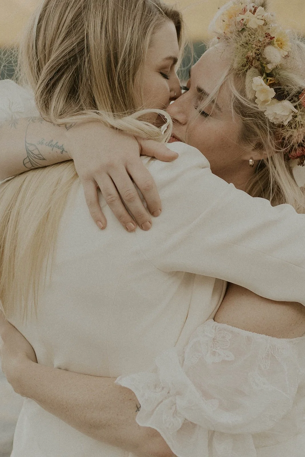 Dreamy Styled Elopement Near Detroit Lake｜a&bé bridal shop