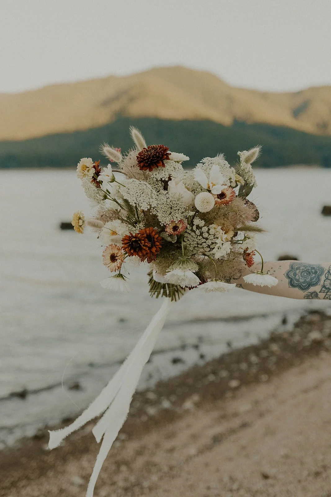 Dreamy Styled Elopement Near Detroit Lake｜a&bé bridal shop