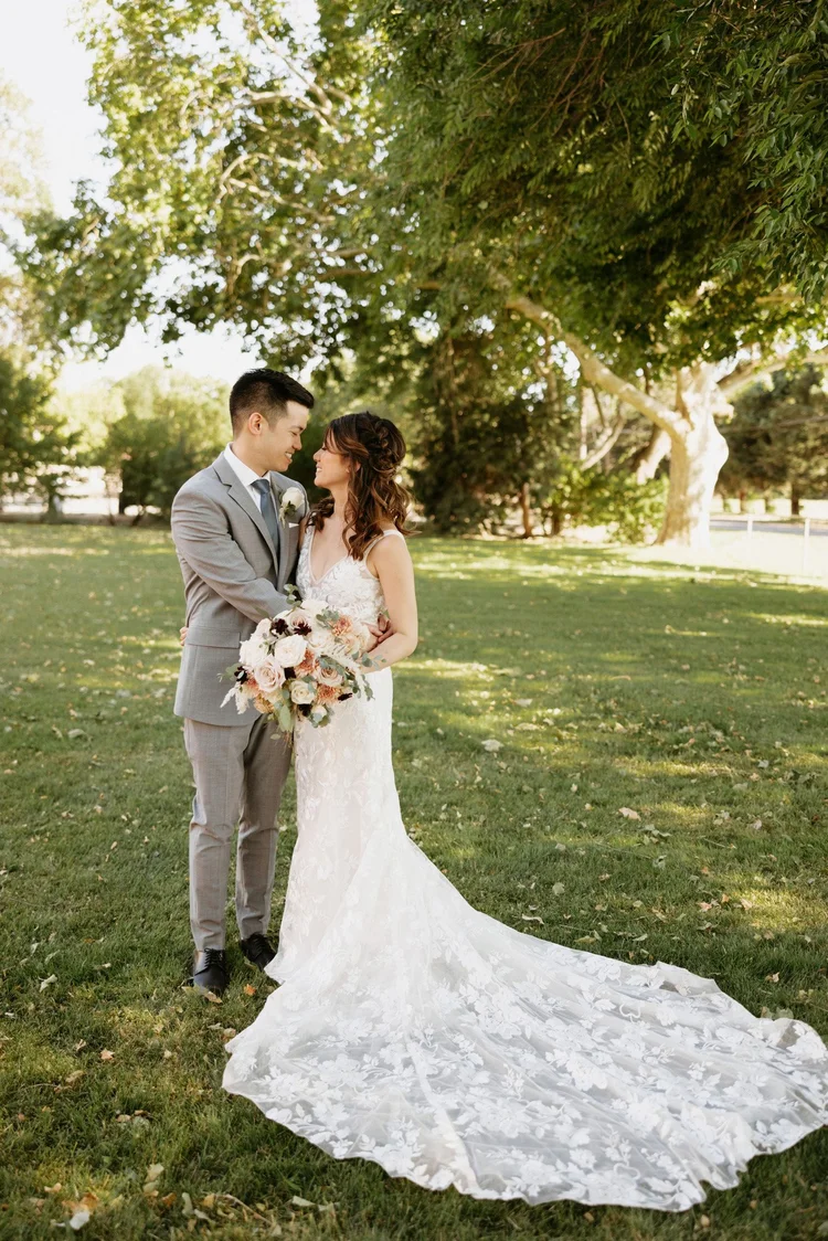 rustic wedding at old sugar mill｜a&bé bridal shop