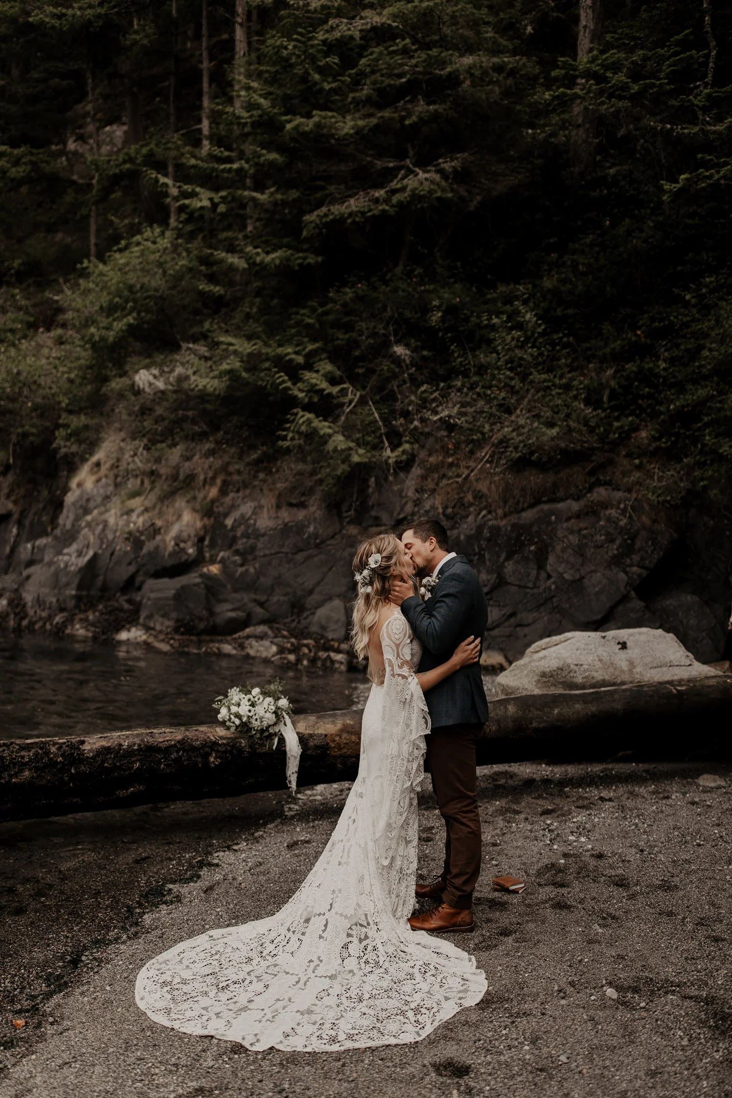 WHIMSICAL WEDDING DRESSES FOR AN ENCHANTED FOREST WEDDING THEME!｜a&bé ...