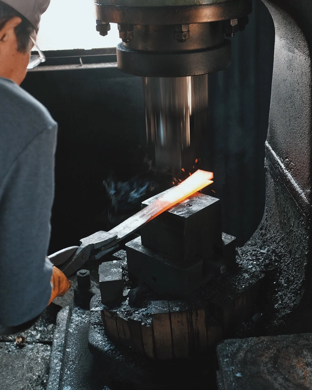 Kanna Blacksmith in Hyogo, Japan | Workshop - Native & Co | Japanese ...