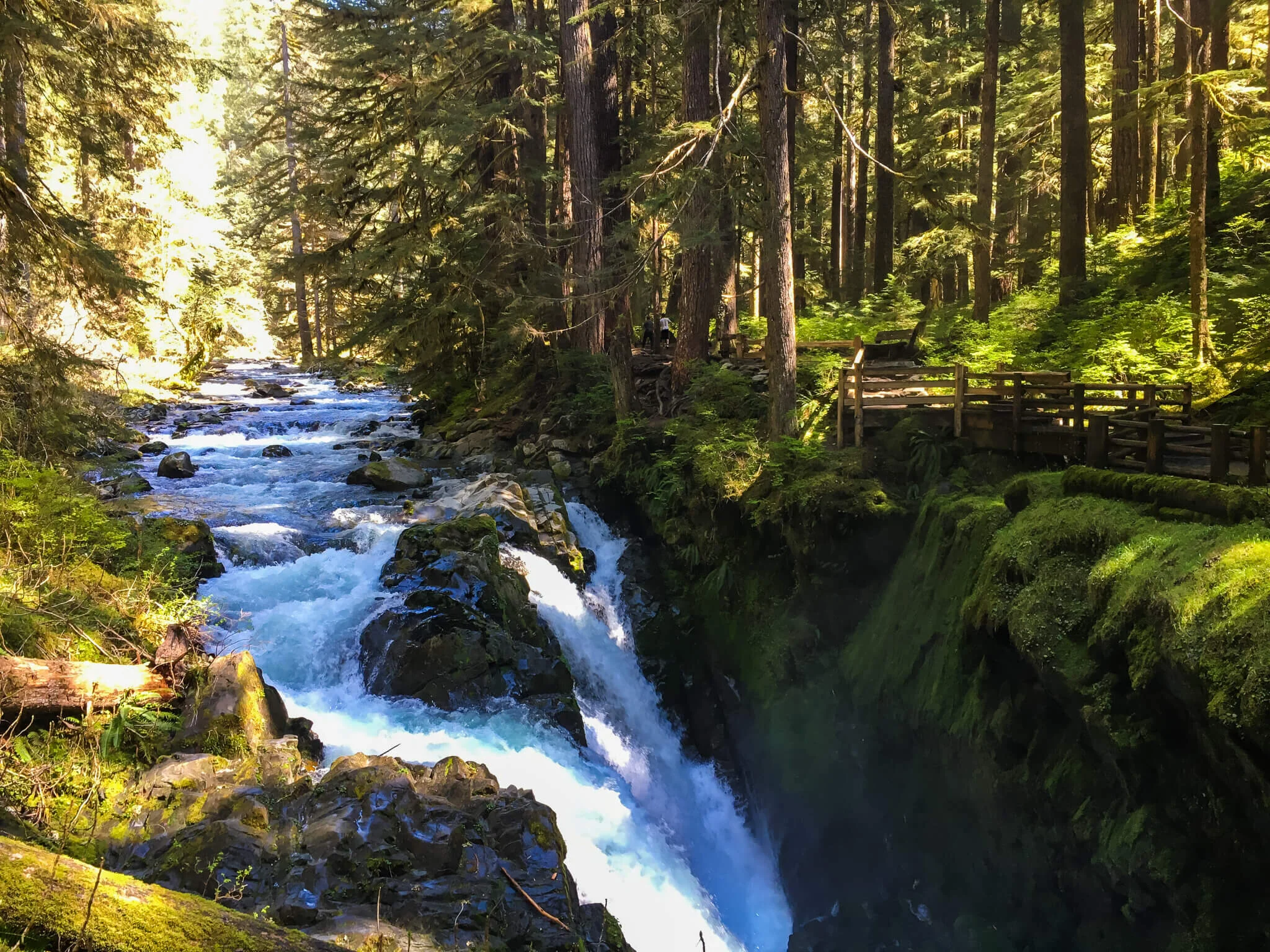 42 Beautiful Places to Hike Around the World (All Fitness Levels)