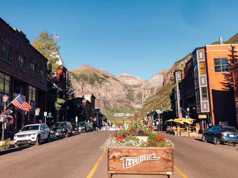 10 Adorable Mountain Towns That'll Make You Actually Enjoy Winter