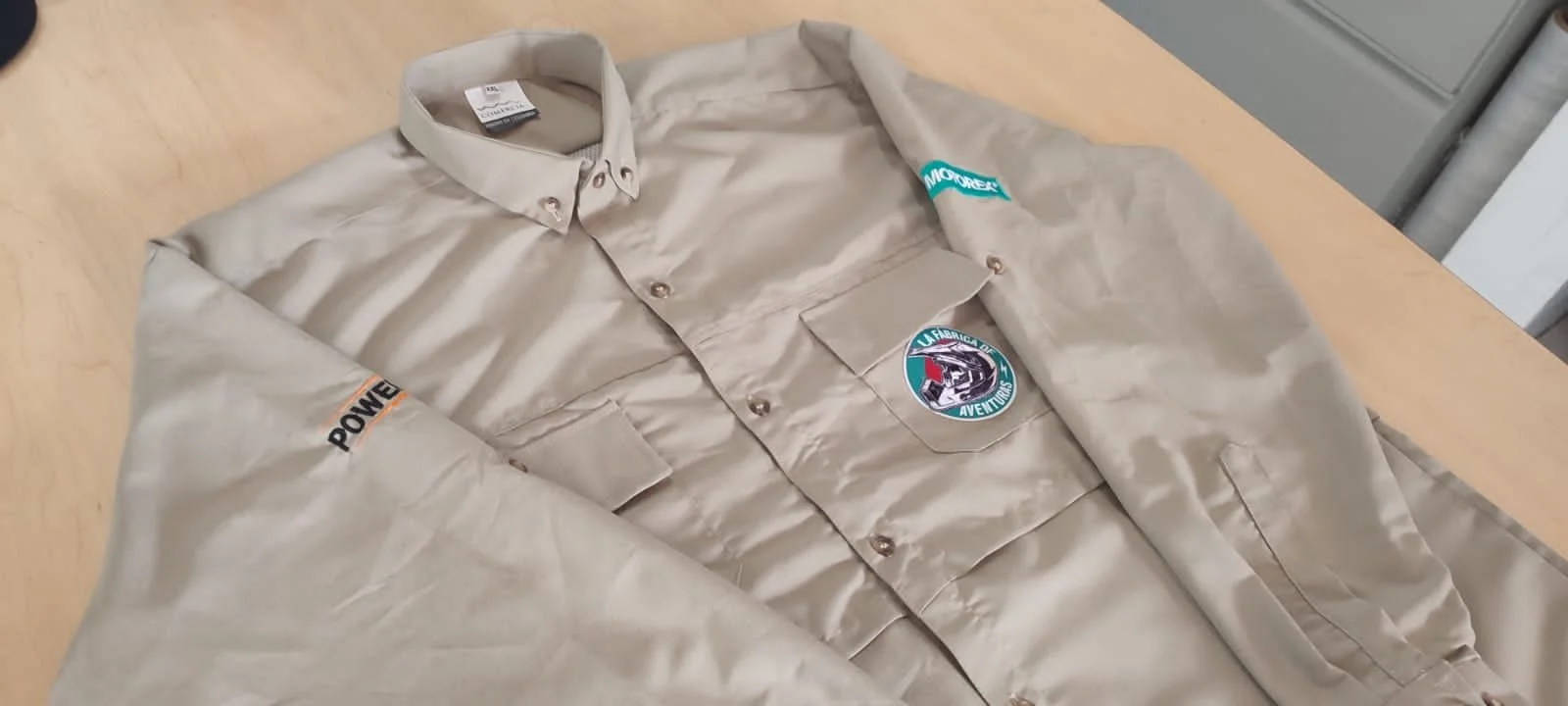 Uniformes y Dotaciones Institucionales - Camisa Columbia y Camisa Safari — Uniformes Comercia