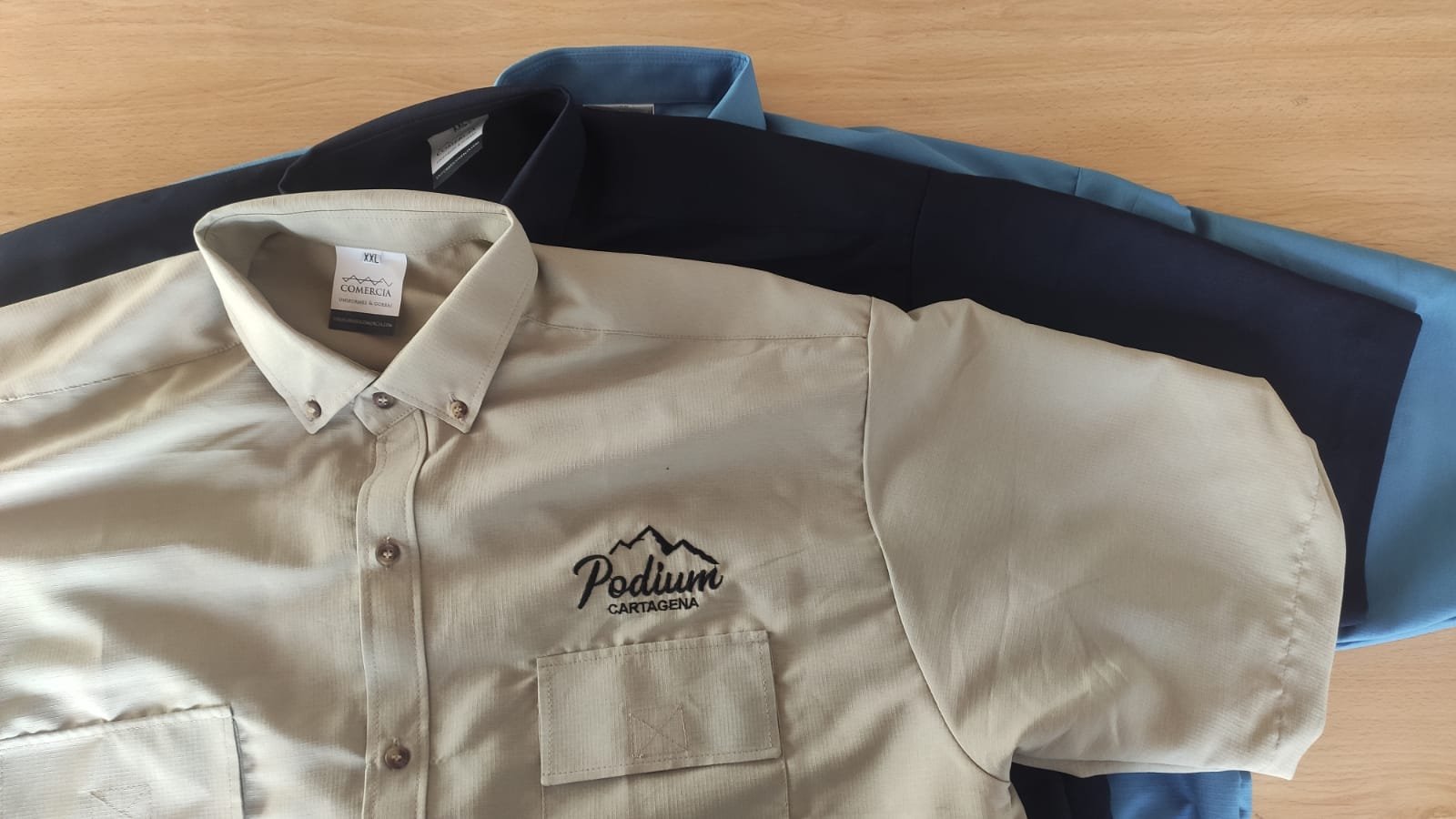 Uniformes y Dotaciones Institucionales - Camisa Columbia y Camisa Safari — Uniformes Comercia