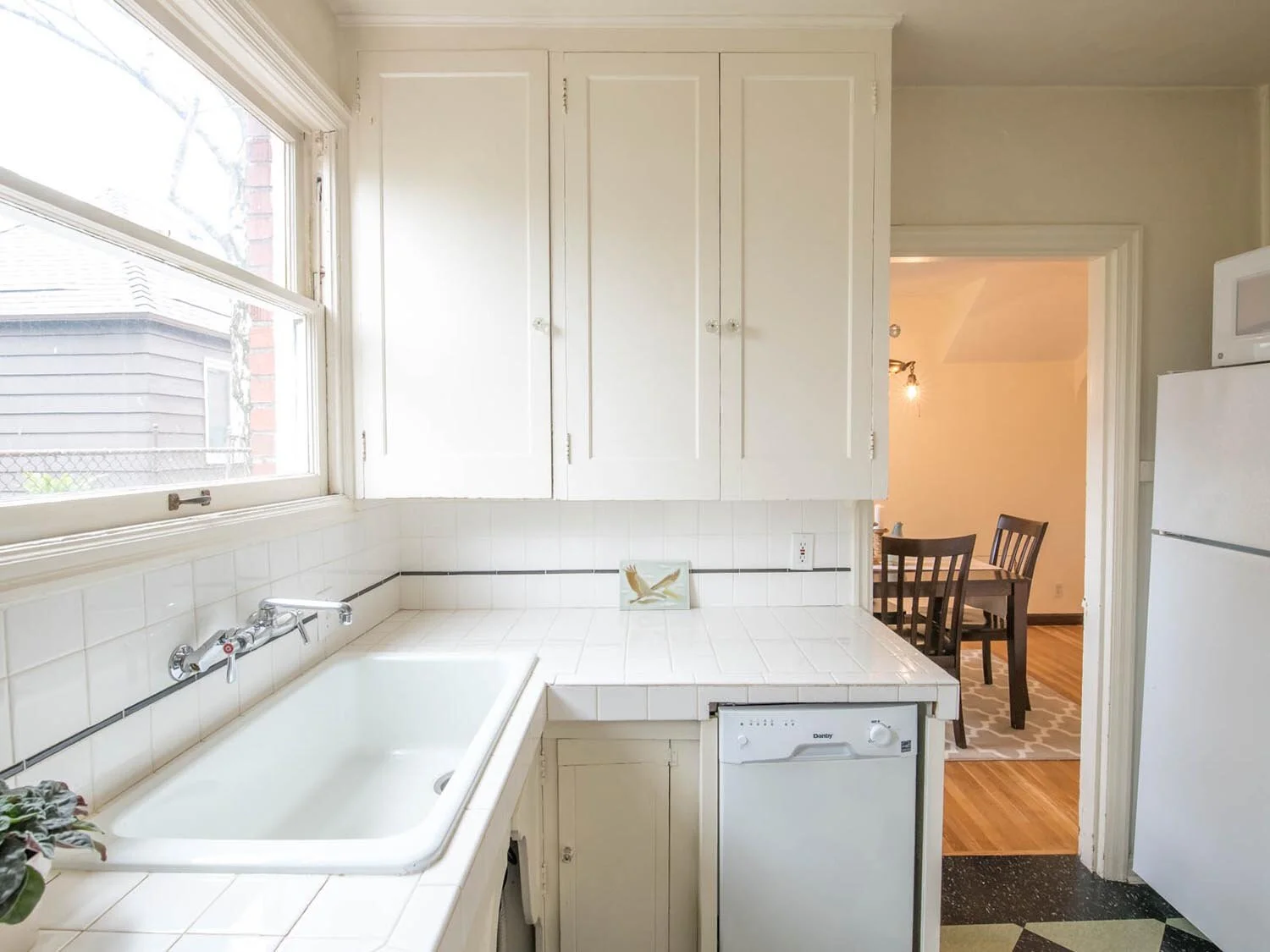 Beautiful Vintage Townhouse Condo — Urban Nest Realty