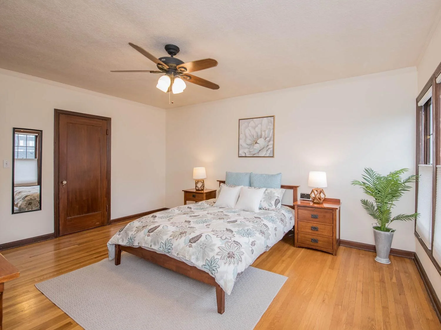 Beautiful Vintage Townhouse Condo — Urban Nest Realty