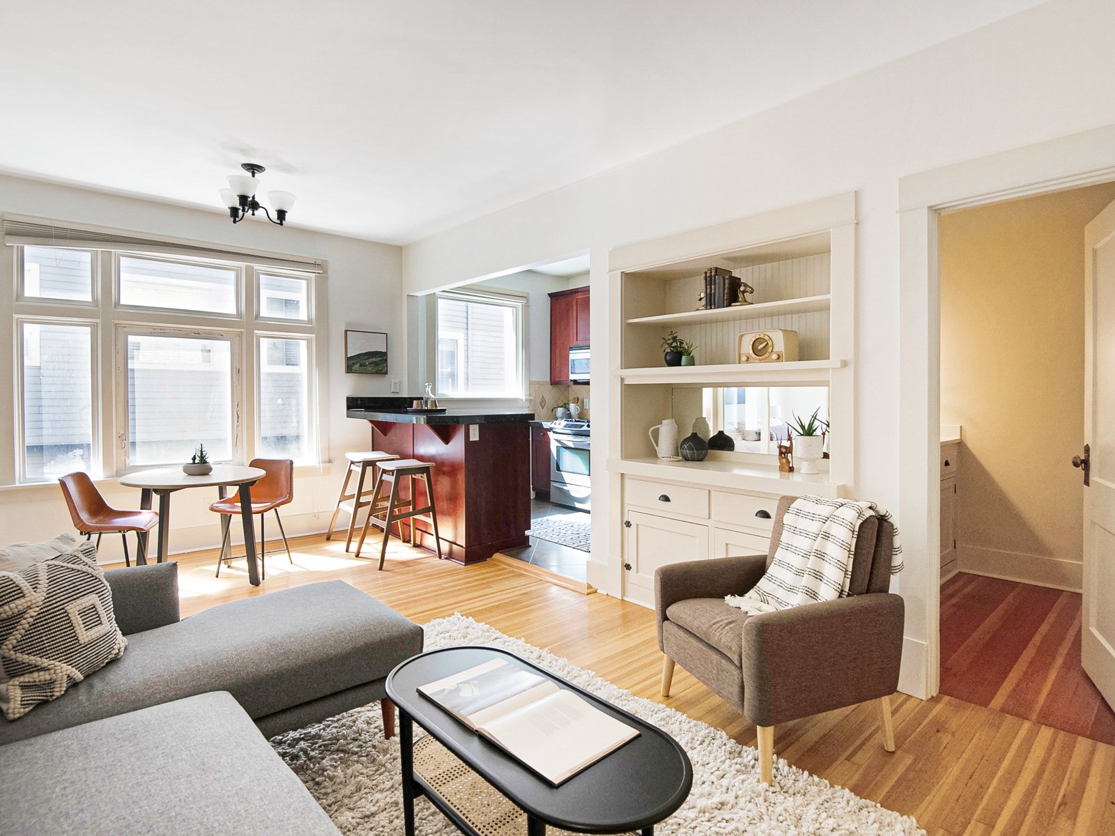 Stylish Top Floor Corner Unit Condo — Urban Nest Realty