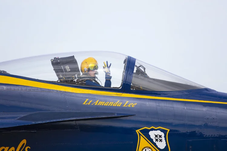 Blue Angels pilot Lt. Amanda Lee — Alan De Herrera