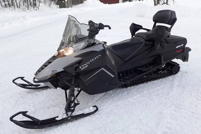 MiMek & Mikabacken – Stugby och mekanisk verkstad i Saxnäs