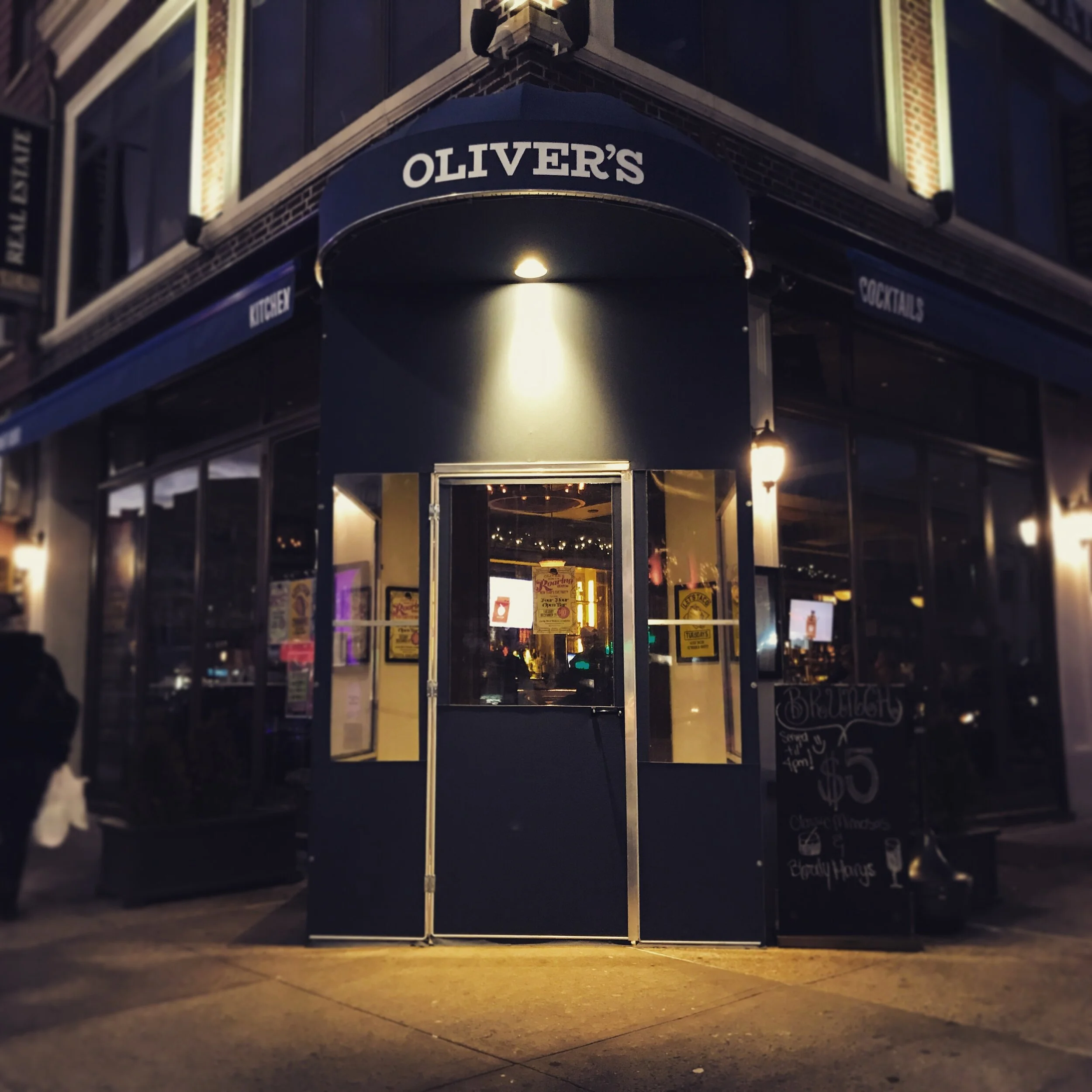Oliver's Astoria | Craft Beer Bar & Kitchen