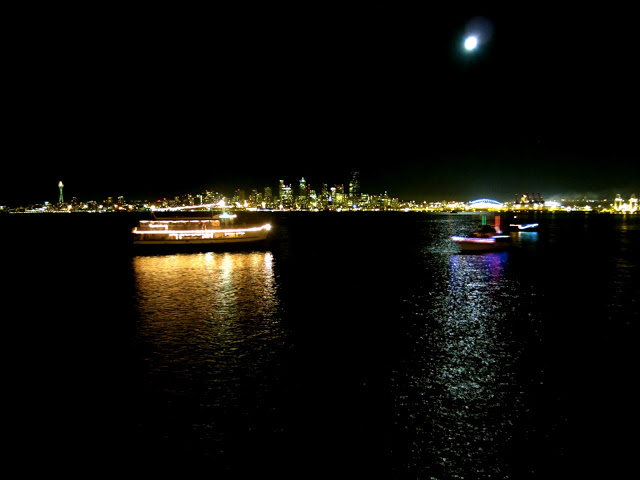 Holiday Tradition: Christmas Ships — Finding the Extraordinary in the ...