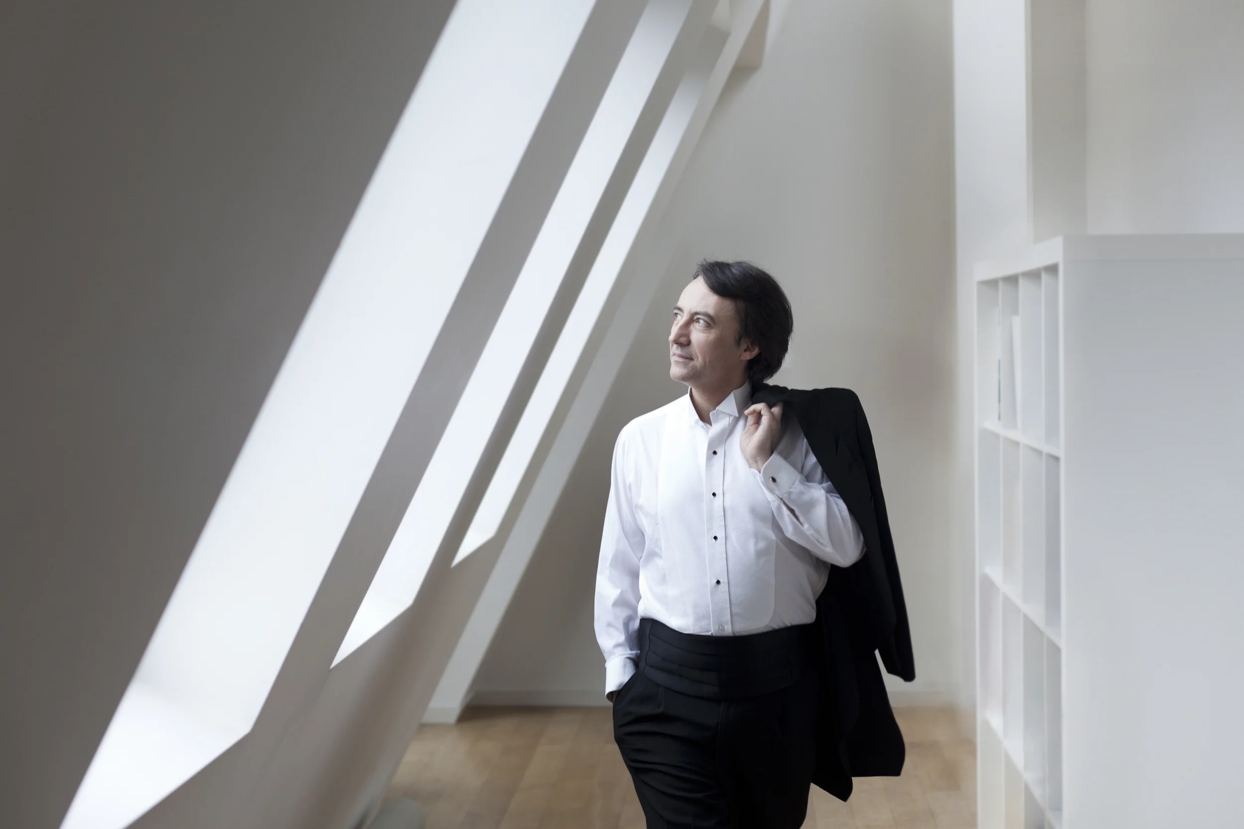 Jean Efflam Bavouzet: The Pianist For This Decade — Vancouver Classical ...