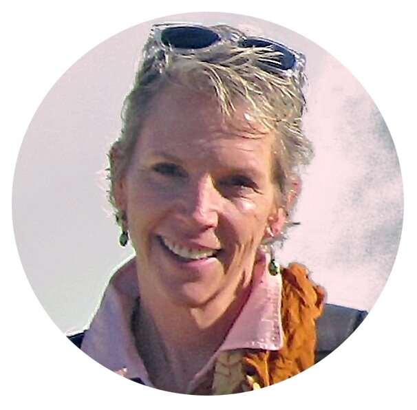 KELLY BENNETT •