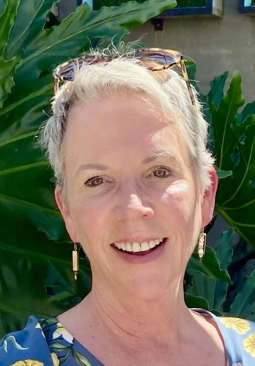 About Kelly | • KELLY BENNETT