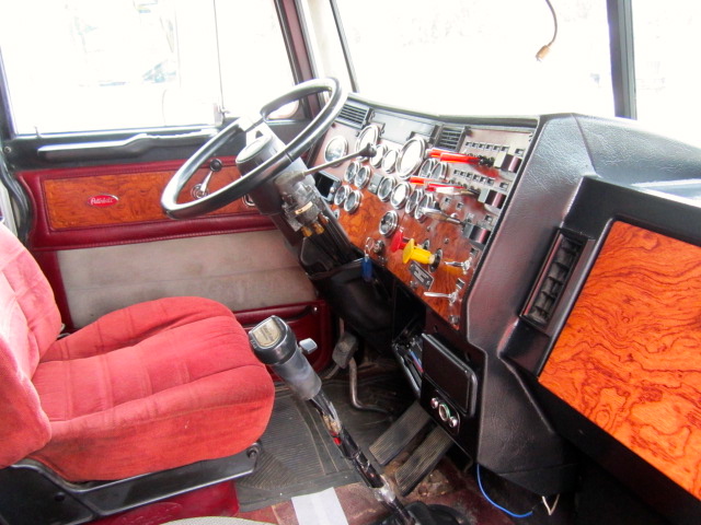 Peterbilt 379 Interior